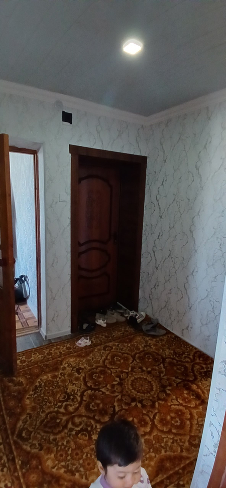 Термиз ш 3хонали квартира сотилади срочна