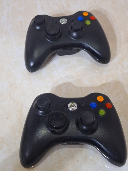 Продам Xbox 360 в комплекте 2 геймпада провод для подключения HDMI2.