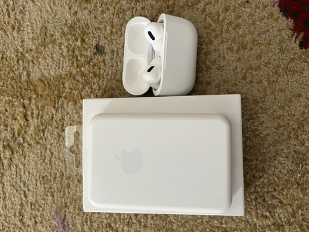 Iphone bezpravodnoy bak va airpods