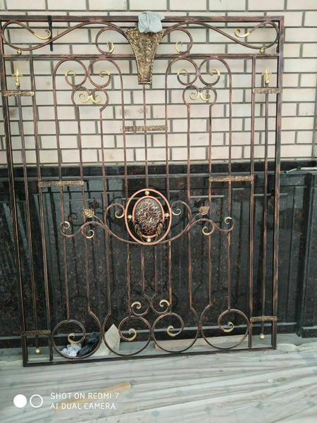 Козырьки из лексана на Окна. Решётки кованые.