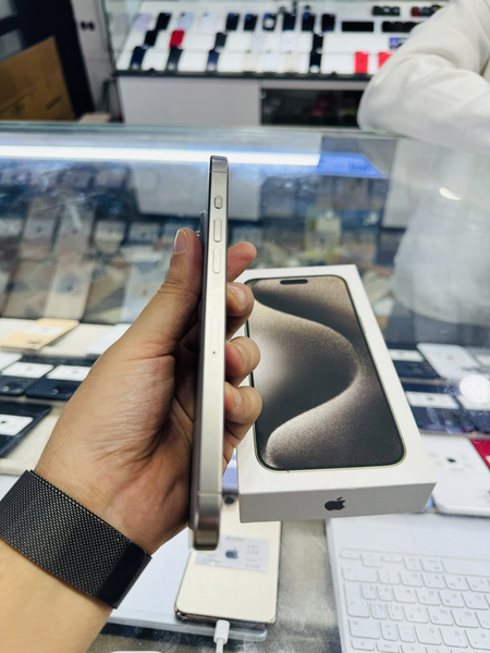 iPhone 15 Pro Max 256 gb yengide