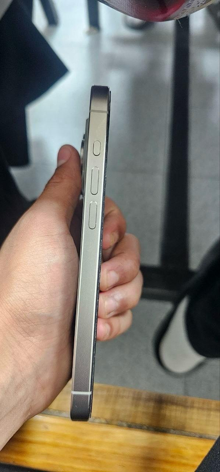 iPhone 15 pro    .