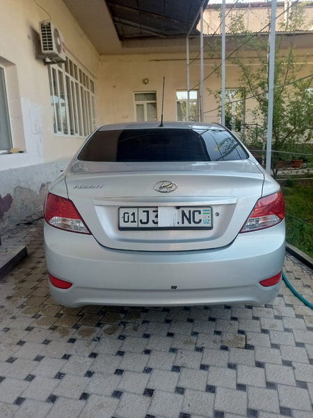 Hyundai Accent sotiladi
