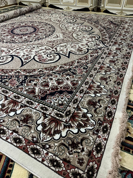 Gilam 1 yil oldin olingan. 4 ga 4.5m