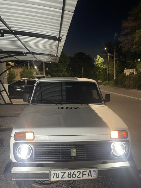 Lada Niva 1978 yil Bi led fara magicar 906 pult pioneer mginrafon kalo