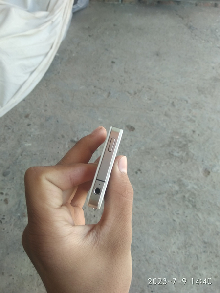 IPhone 4 sotiladi