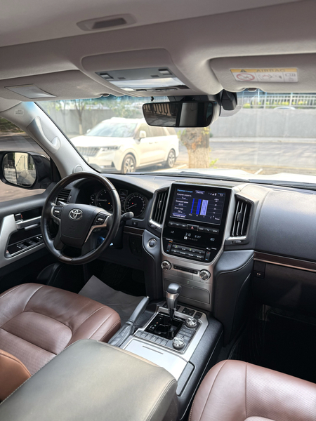 TOYOTA Land Cruiser 200 Executive Lounge