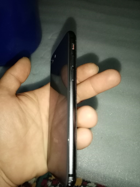 Iphone 8   128g usilinni batare qo'yilgan
