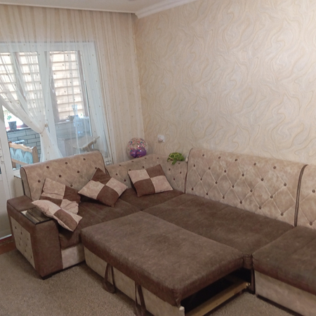 Krugliy divan sotladi