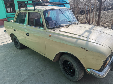 Maskvich 412 prsepi bilan
