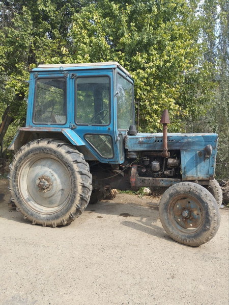 Traktor  MTZ80 BELARUS