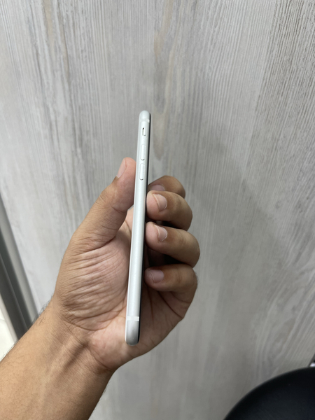 Iphone se 2020 nasiya savdo bor