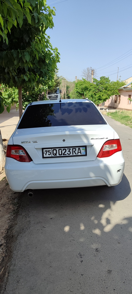 Nexia 2  1.6 sotiladi