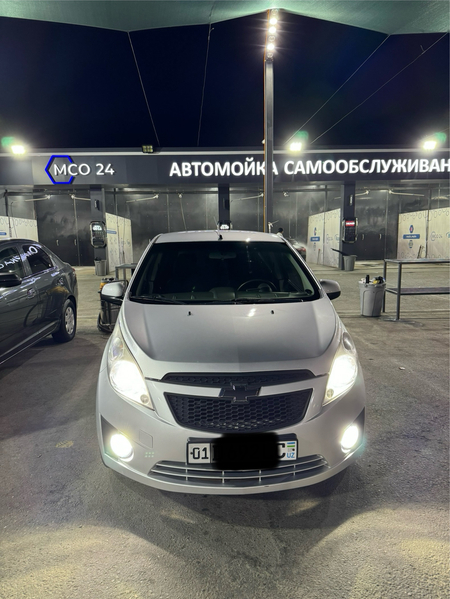 Chevrolet spark.