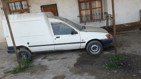 Ford courier zapchastga sotiladi