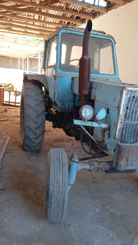 Traktor sotiladi