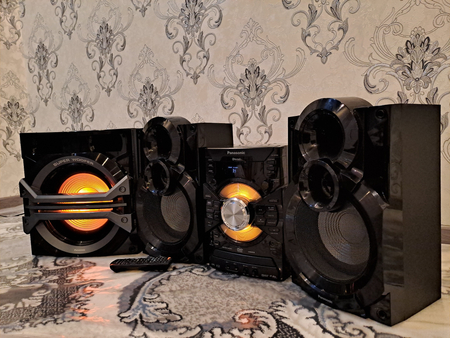 Muzikalniy sentr 14800 watt sotiladi