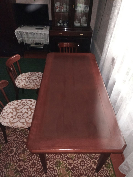 Продается стол со стульями