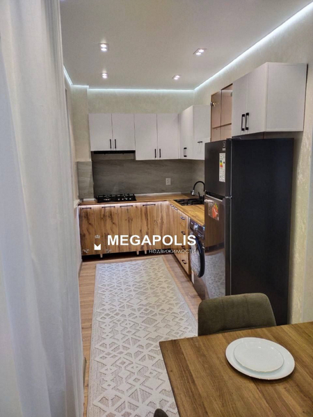 -Метро М.Улугбека 2в3/3/4 Балкон 2х6 Кирпич Продается квартира