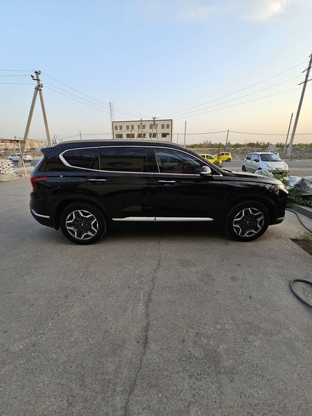 Продаётся HYUNDAI SANTA FE 2022