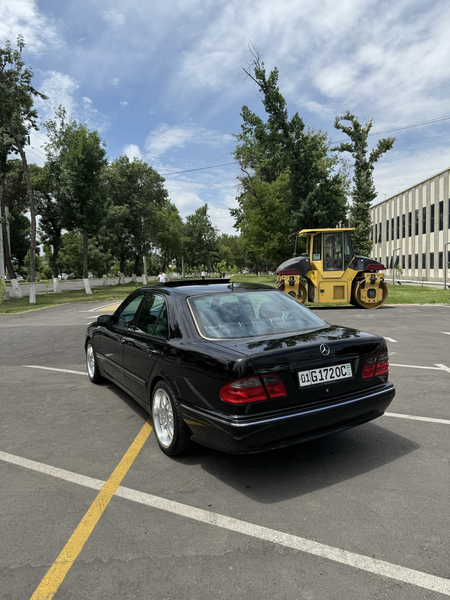 w 210 Mercedes Bens