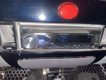 Pioneer Carrozzeria magnitola sotiladi