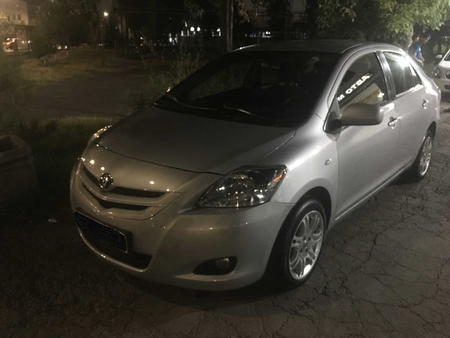 Продается TOYOTA YARIS. Один хозяин.