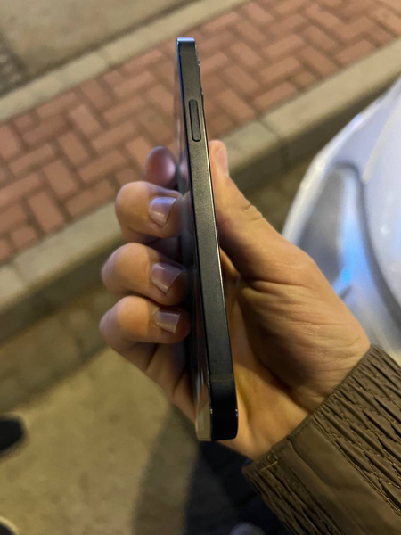 Iphone 12 qora yaxw holatda