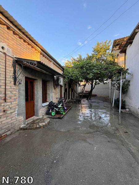 severniy tomondan hovli sotiladi №780