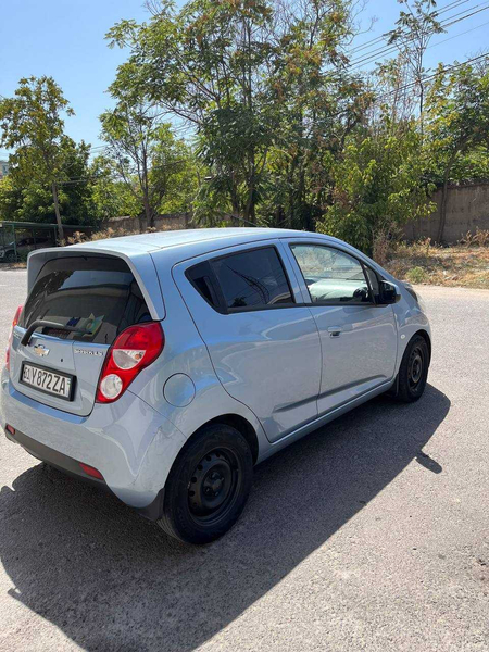 Продается Chevrolet Spark Дельфин 2015г  (1м3)