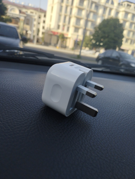 iPhone galovka zaryadchik. Dubay