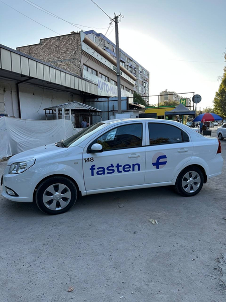 Brend fasten наклейка