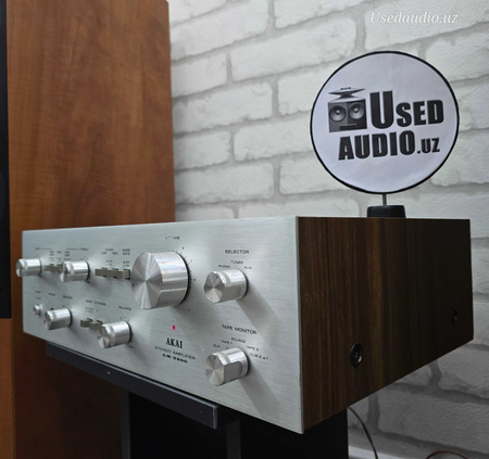 Усилитель AKAI AM-2400.
