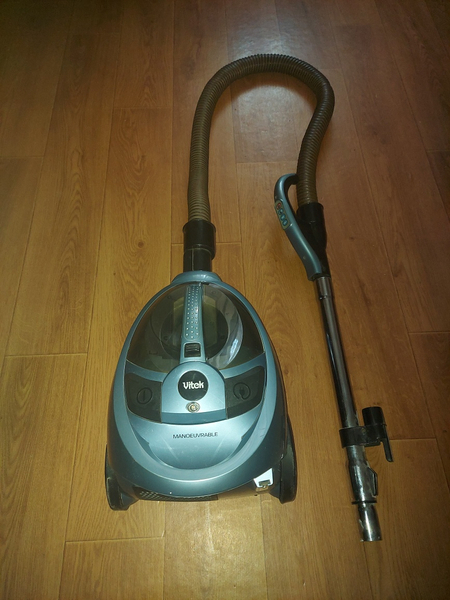 Продам пылесос VITEK  VT-1835 B