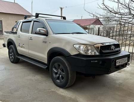 Toyota Hilux sotiladi