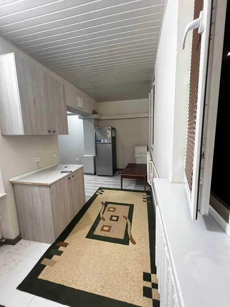 Feruza 77 seriya Kvartira sotiladi 2/4/4 balkon 2×6