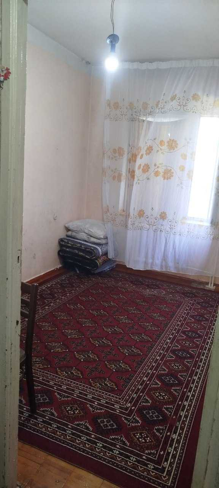 srochna sotaman 2 honalik uy kadesheva bozori oldida SR