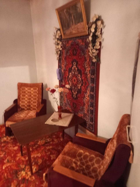 Қарши шахар Анзур аптека ёнида 2х дом.  Олдин оилавий ётоқхона бўлган.