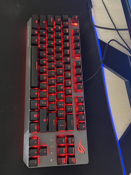 Клавиатура Asus rog strix scope tkl в идеальном состоянии.