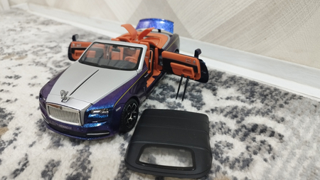 Metallic car Rolce-Royce Dawn