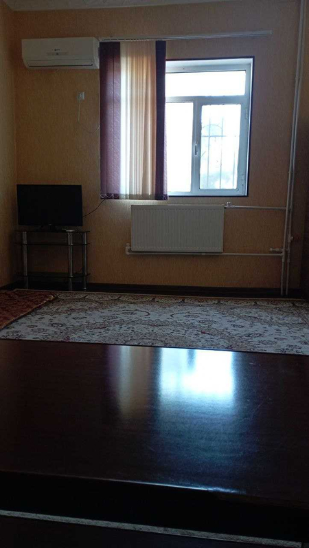 1 хонали квартира жихозлари билан сотилади