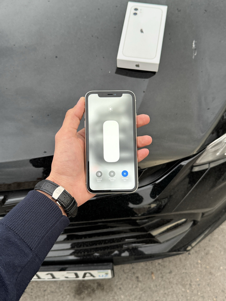 iPhone 11 64gb karobka dakument ochilmagan usta kormagan