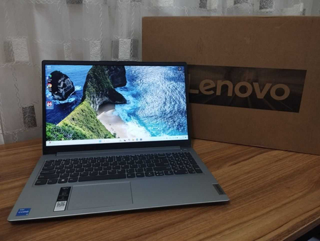 Lenovo IdeaPad / I5-1235U / DDR4 8GB / M.2 256GB / 15.6