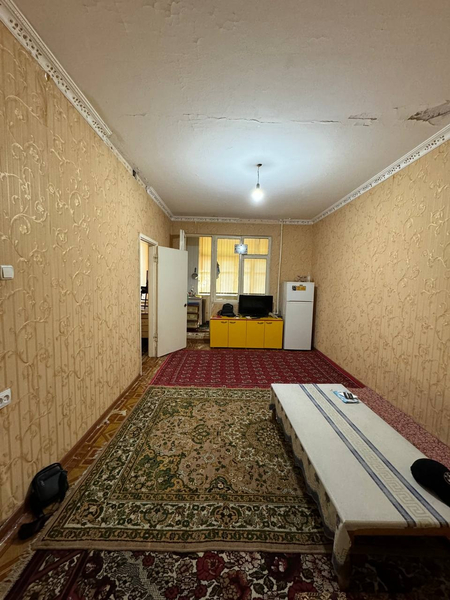 Метро Члонзор рядом 2 комната квартира сотилади срочно