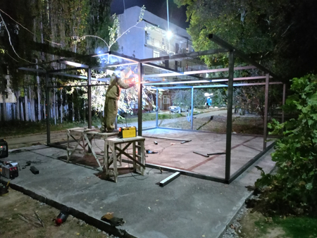 Строем магазины, офисы бутики,холодильники.