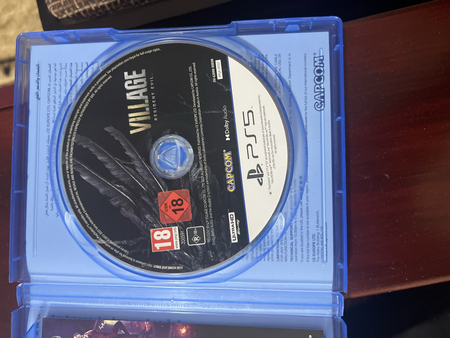 Call of Duty MW2, Resident Evil Village