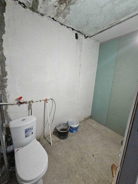 5 xonali 100m² 2-qavat uy sotiladi.