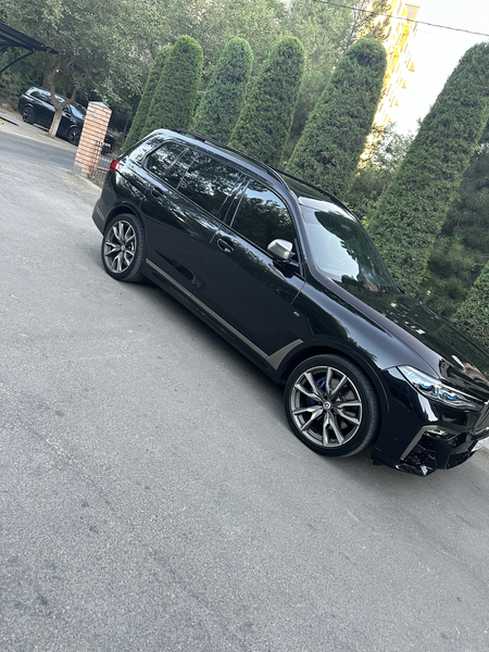 Продаю Exclusive BMW X7 M50. 2022 года!