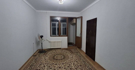 Срочно Продаётся 2 комнатная квартира балкон 1.5х3 массив Феруза