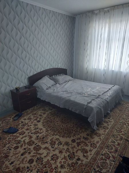 Чирчик шахри Троицкий мих бургер оркасида 3 хона 2 етаж квартира